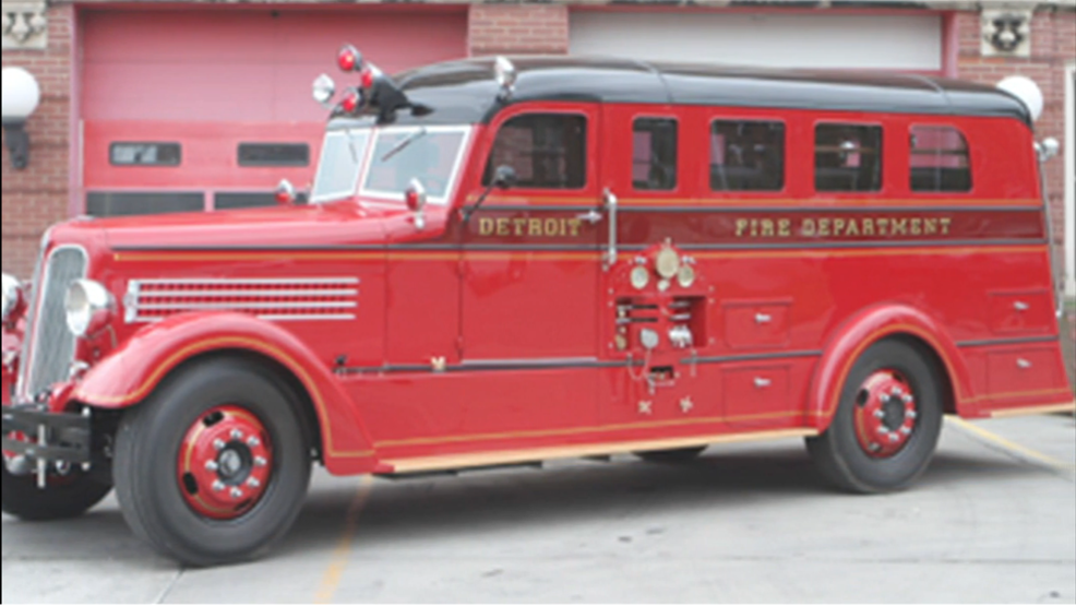 Traditional Detroit firetruck from 1937 will carry fallen fire chief | WWMT
